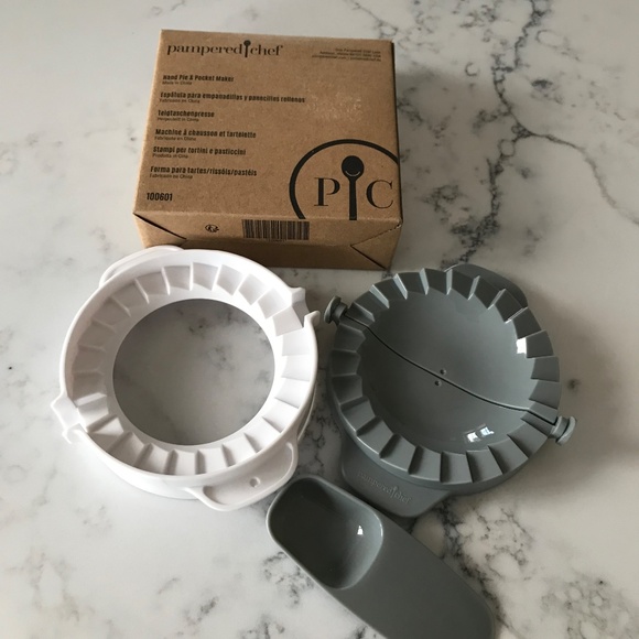 Pampered Chef | Kitchen | The Pamperred Chef Hand Pie And Pocket Maker ...